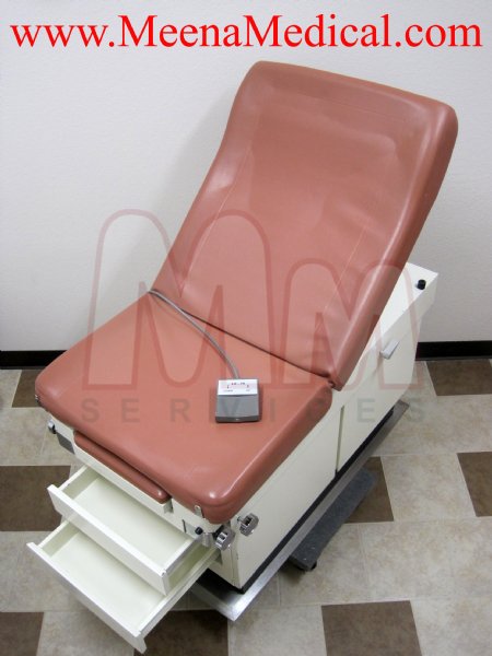 UMF Power Hi-Lo Exam Table . Preowned with Good Condition